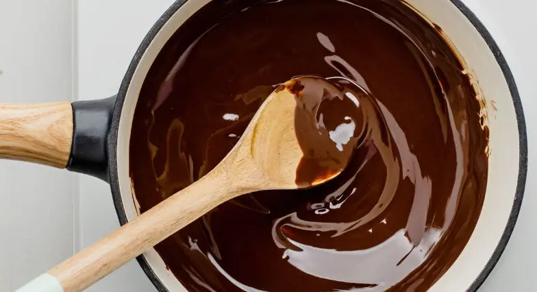 Sija, a ne puca: Evo kako da vam čokoladna glazura uvek ispadne kao iz ...